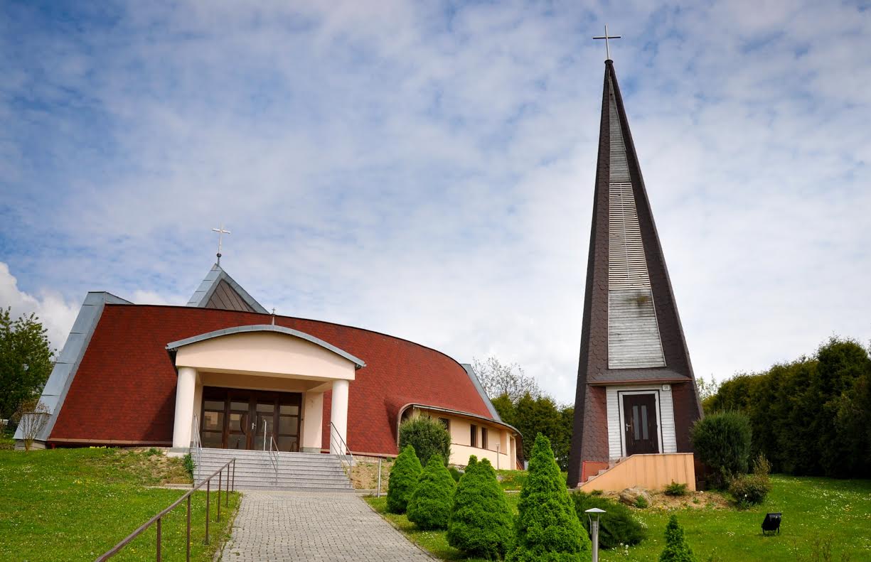 Kostoly a kaplnky | Farnosť Pušovce